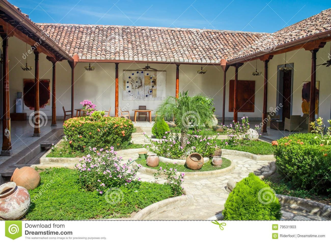 Qué características definen a las casas estilo colonial de campo